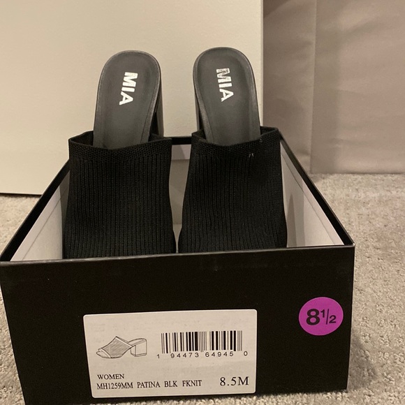 MIA | Shoes | Mia Shoe It Is Black And Size 82 With A Ribbed Top | Poshmark